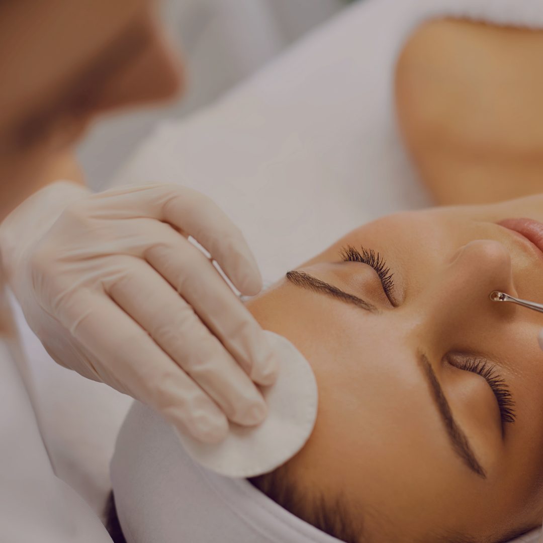 Extraction Facials | Blackhead Extraction, Milia, Pore & Pimple Extraction